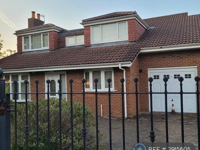 Room at Evesham Road, Middleton