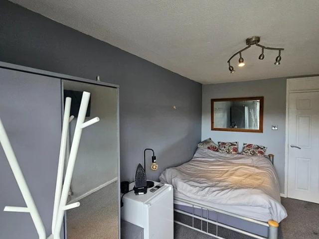 Room at Evry Road, Greater London