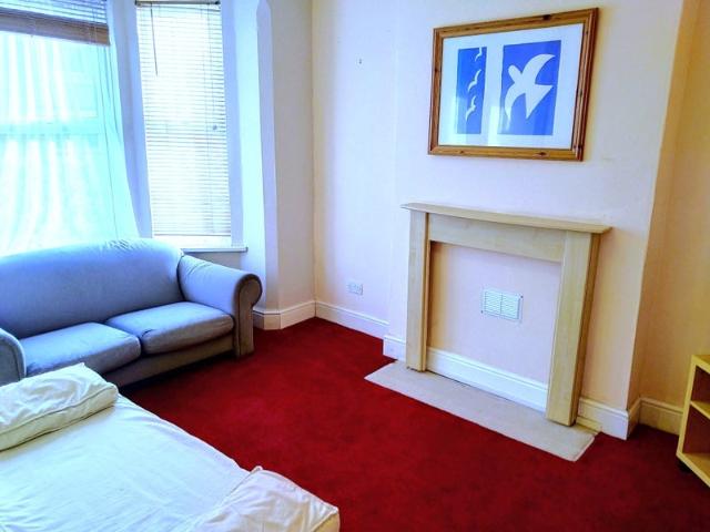 Room at Exeter Road, Nottingham