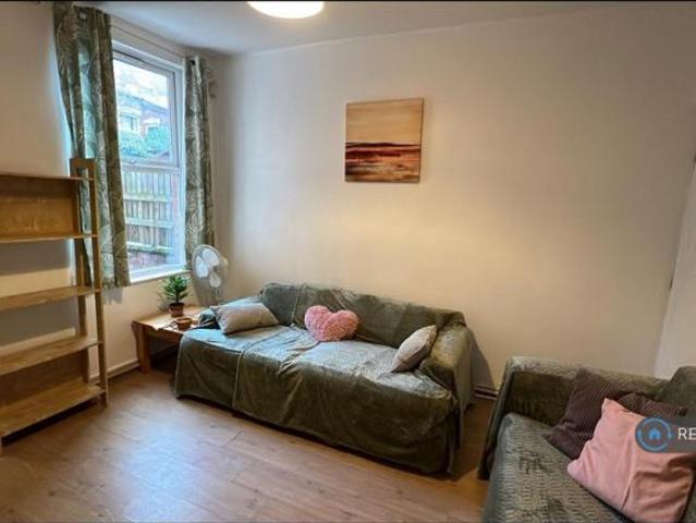 Room at Exeter Road, Nottingham