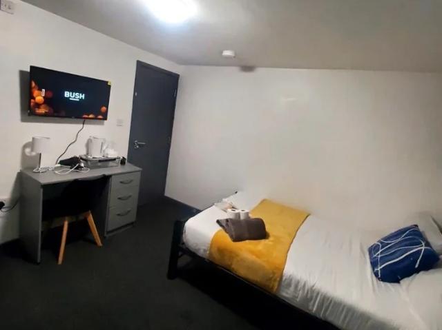 Room at Exeter Road, Birmingham