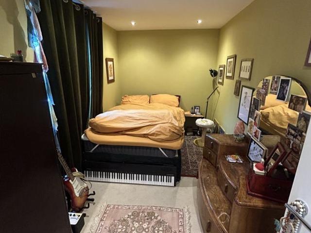 Room at Eythorne Road, Greater London