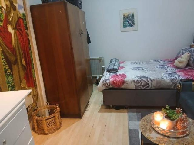 Room at East Street, Greater London