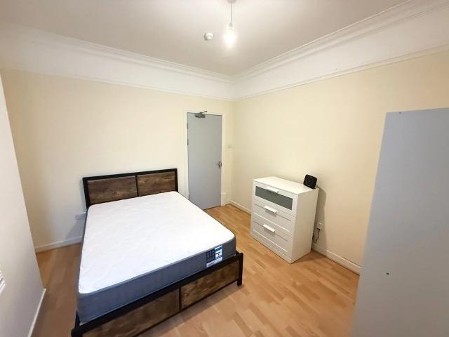 Room at East Park Road, Leicester