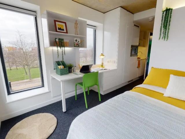 Room at East Parkside, Greater London
