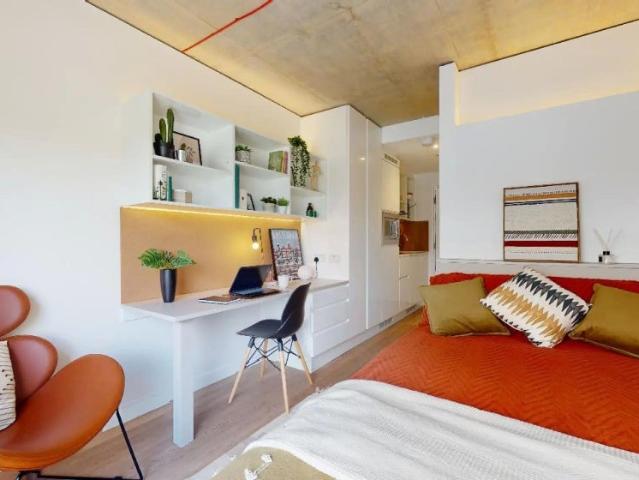 Room at East Parkside, Greater London