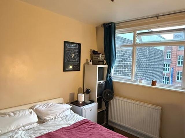 Room at East Road, Greater London