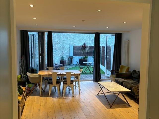 Room at East Road, Greater London