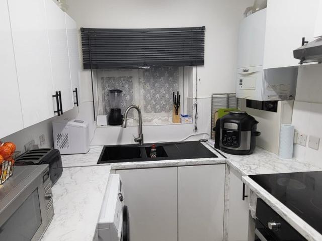 Room at East Road, Greater London