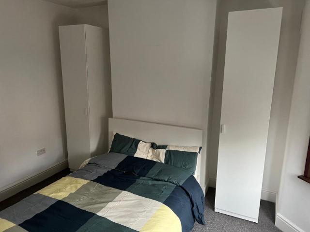 Room at East Road, Greater London
