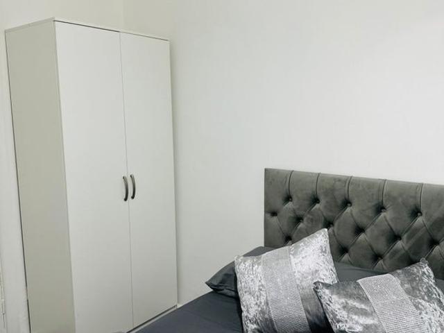 Room at East Road, Greater London
