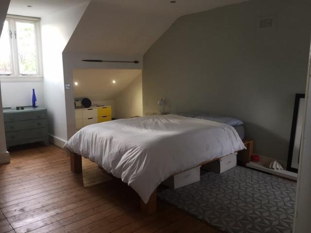 Room at East Road, Greater London