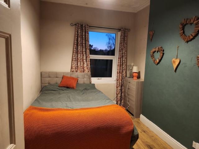 Room at East Union Street, Rugby