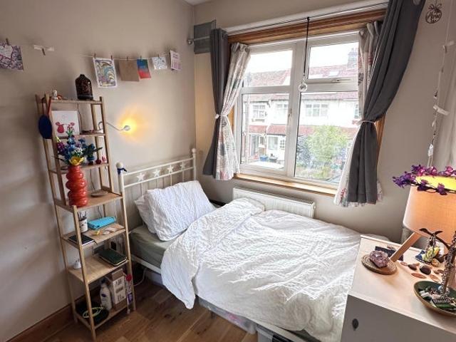 Room at Eastbourne Avenue, Greater London