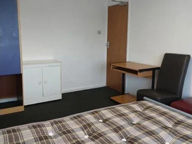 Room at Eastbridge, Slough