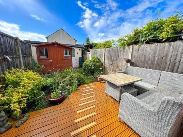 Room at Eastcote Avenue, Elmbridge