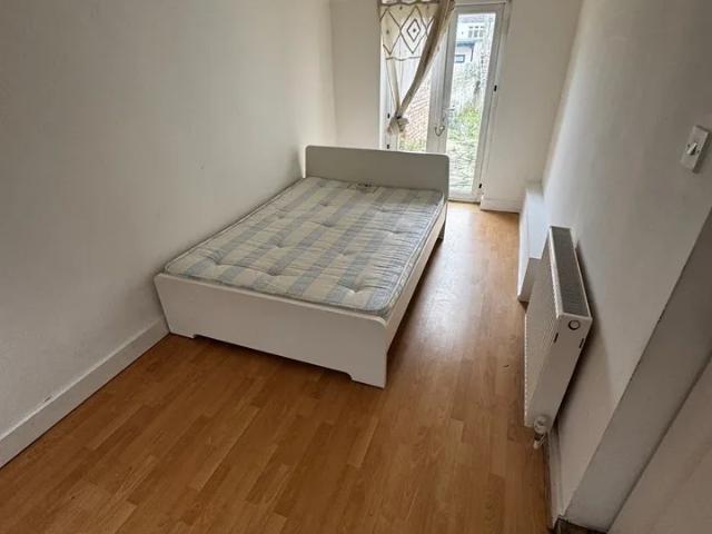 Room at Eastern Avenue East, Greater London