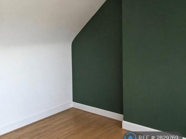 Room at Eastern Avenue West, Greater London