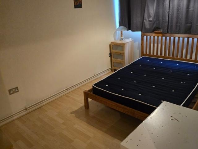 Room at Eastleigh Walk, Greater London