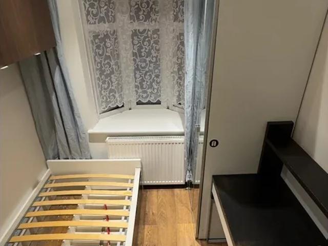 Room at Eastleigh Close, Greater London