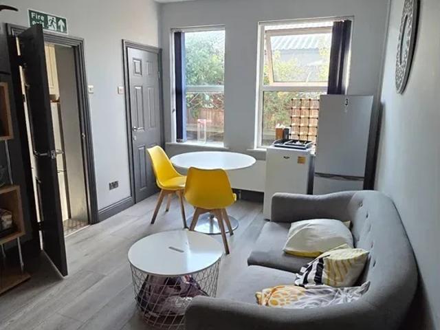 Room at Eastmead Avenue, Ashford