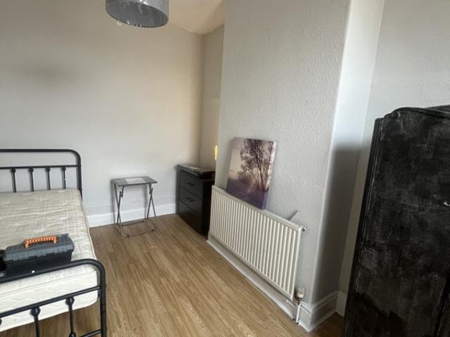 Room at Earle Road, Liverpool