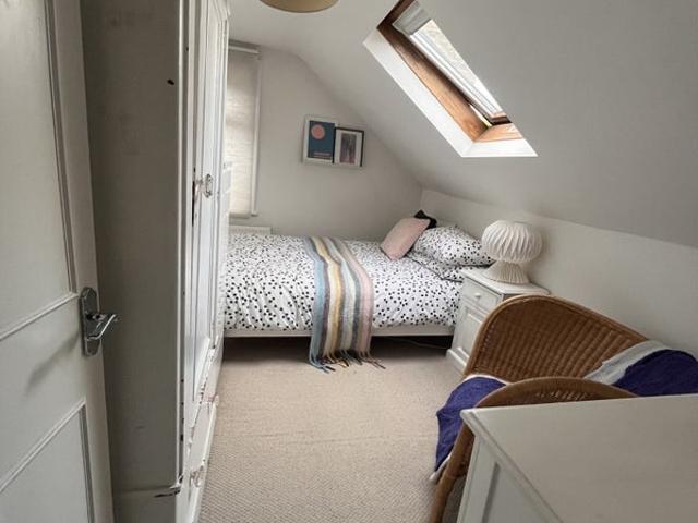 Room at Earlham Grove, Greater London