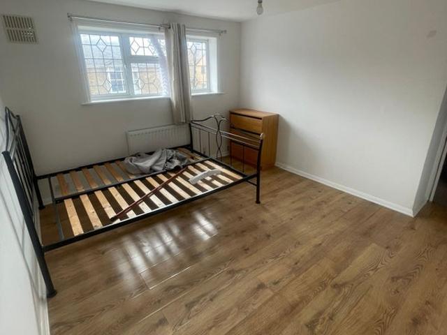 Room at Earlham Grove, Greater London
