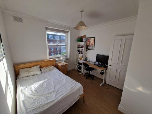 Room at Earl's Court Road, Greater London