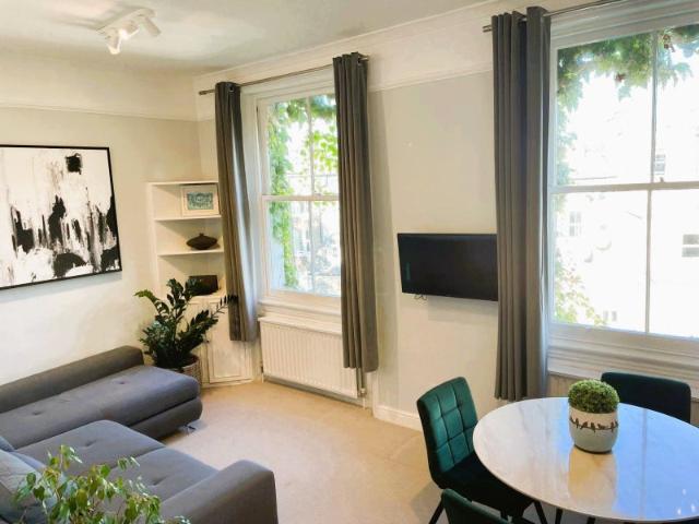 Room at Earl's Court Square, Greater London
