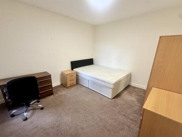 Room at Earlsdon Avenue North, Coventry