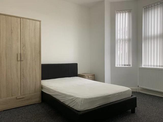 Room at Earlsdon Avenue North, Coventry