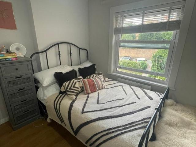 Room at Earlston Grove, Greater London