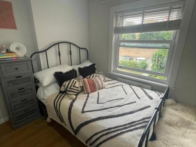 Room at Earlston Grove, Greater London