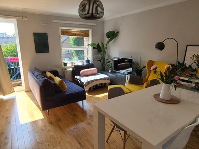Room at Earlston Grove, Greater London