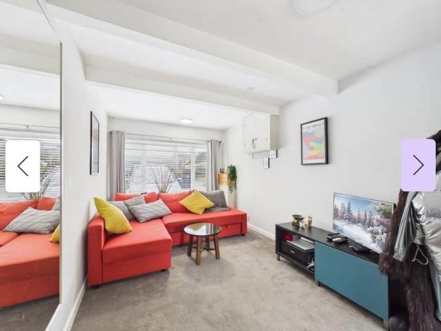 Room at Eaton Close, Bristol