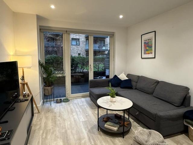 Room at Eaton Walk, Greater London