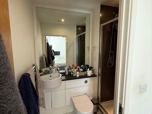 Room at Eckington Lane, Greater London