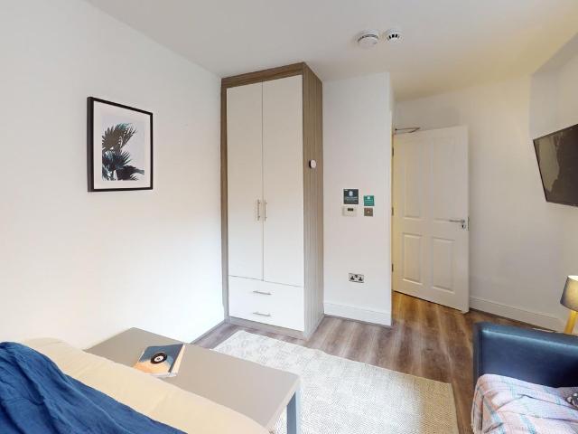 Room at Edge Lane, Liverpool