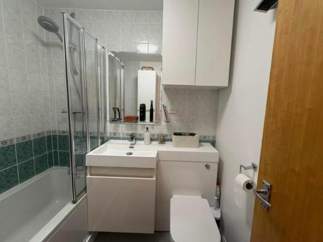 Room at Edgecote Close, Greater London