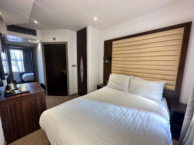 Room at Edgware Road, City of Westminster