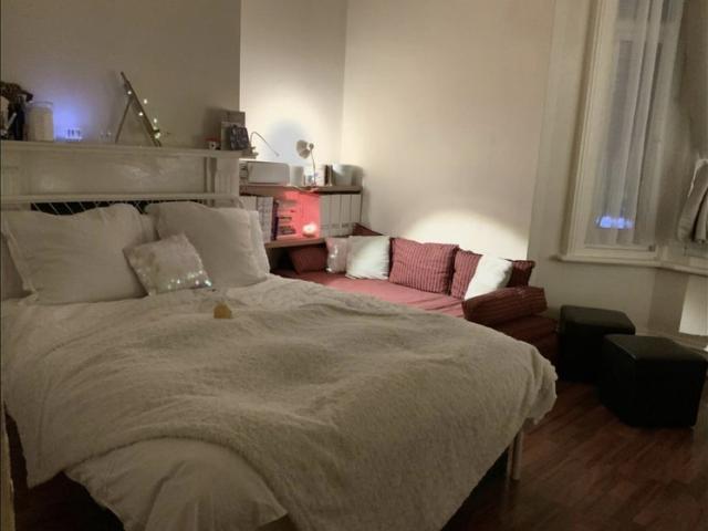 Room at Edgware Road, City of Westminster