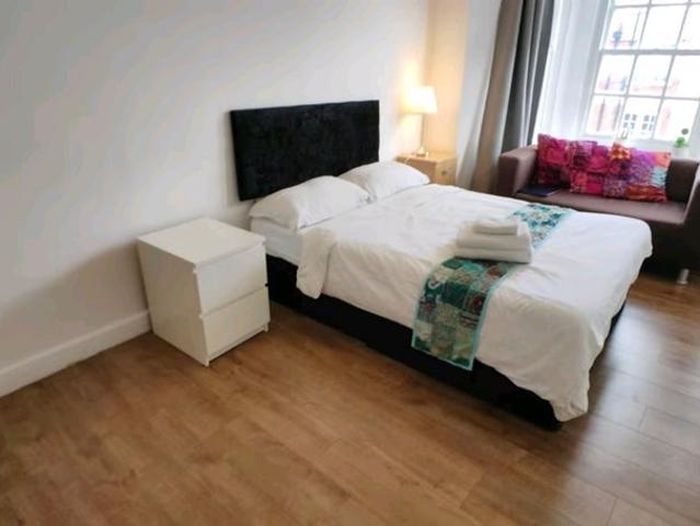 Room at Edgware Road, City of Westminster