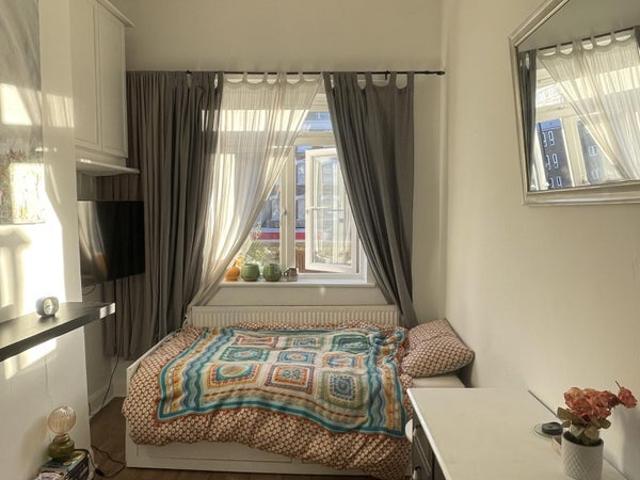 Room at Edgware Road, City of Westminster