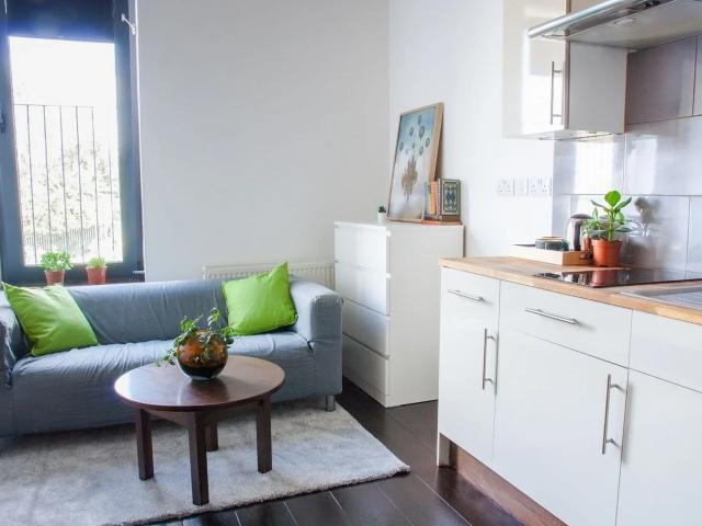Room at Edgware Road, Greater London