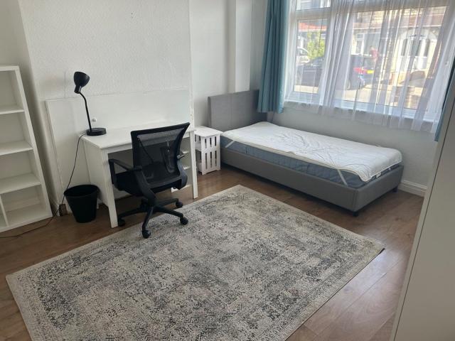 Room at Eden Close, Greater London