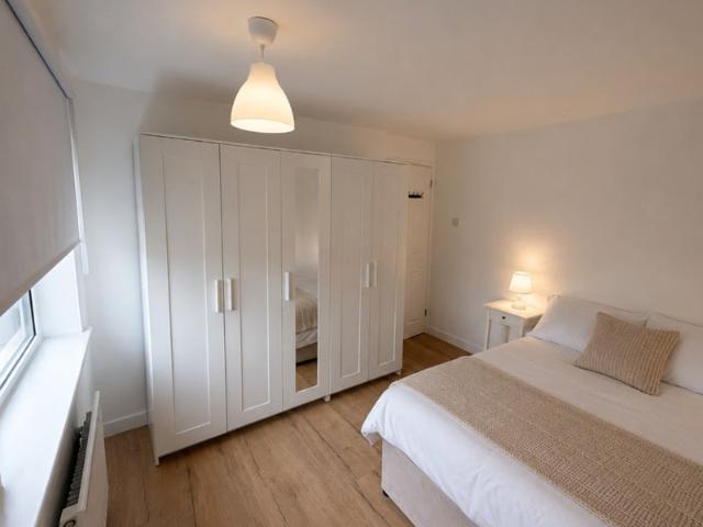 Room at Edenhall Gardens, Nottingham