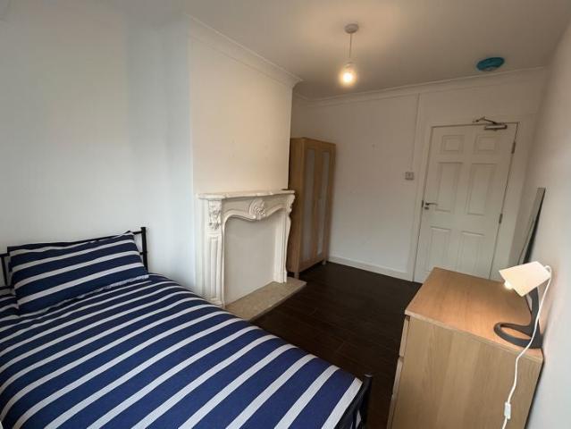 Room at Edinburgh Walk, Bassetlaw