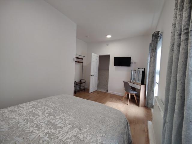 Room at Edinburgh Road, Liverpool