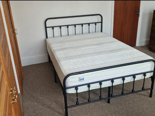 Room at Edington Avenue, Cardiff
